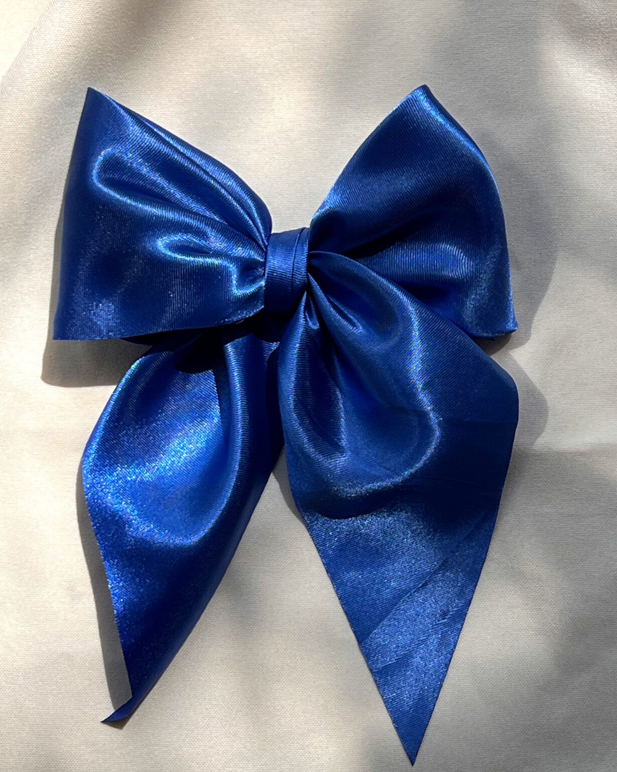 Moño de satin azul - By Serena